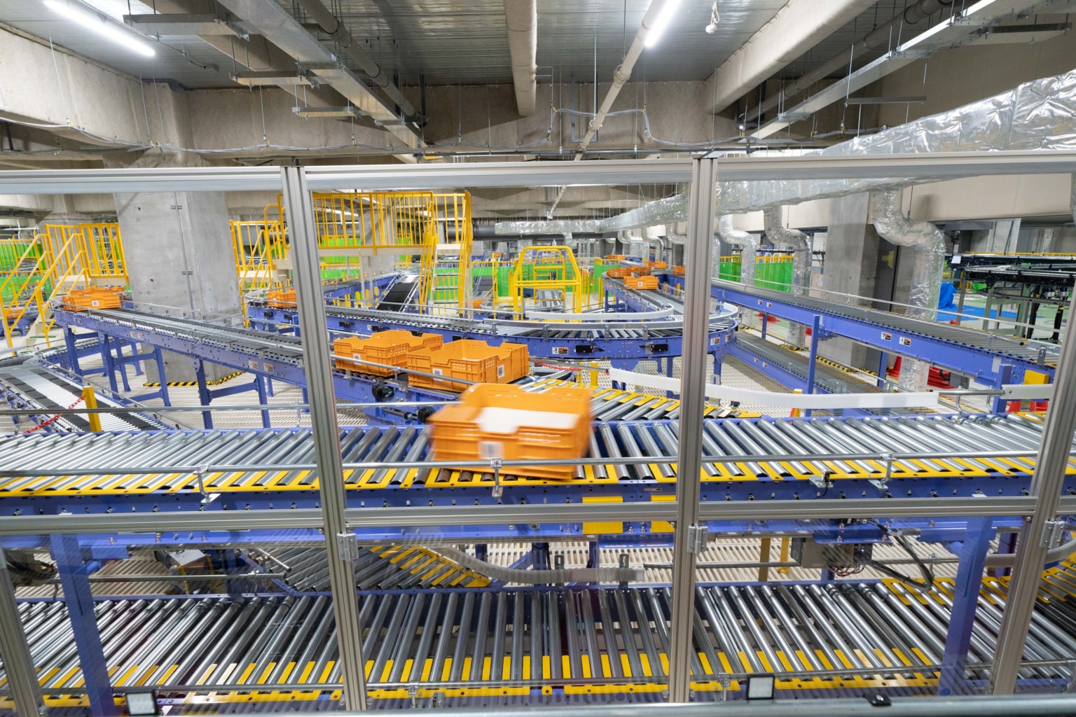 アマゾン／12万m2の千葉みなとFC、完成前内部を国内初公開 ─ 物流ニュースのLNEWS