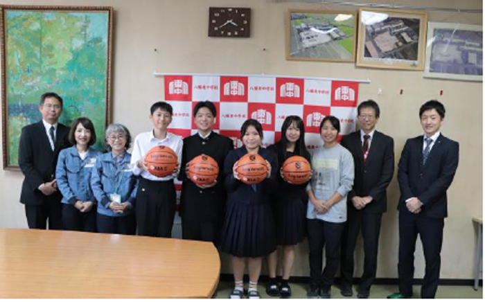 三菱ロジスネクスト／近江八幡市の中学校にロゴ入りバスケットボールを寄贈 ─ 物流ニュースのLNEWS