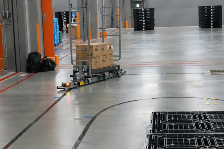 アスクル／埼玉県上尾市にAGVなど導入した10万m2の物流拠点開所 ─ 物流ニュースのLNEWS