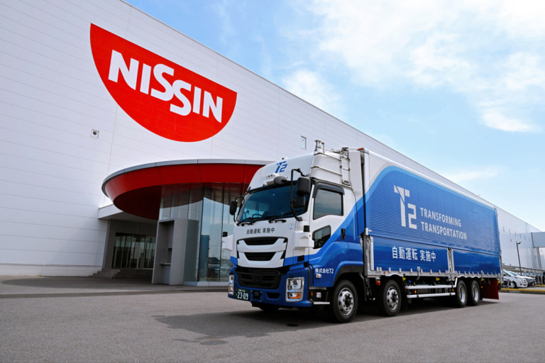 日清食品、T2／自動運転トラックで即席麺の幹線輸送を実証実験 ─ 物流ニュースのLNEWS